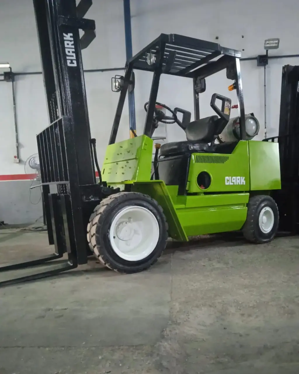 MONTACARGAS CLARK GPX30 - Tienda de Multi Servicios Viana | Infoguia ...